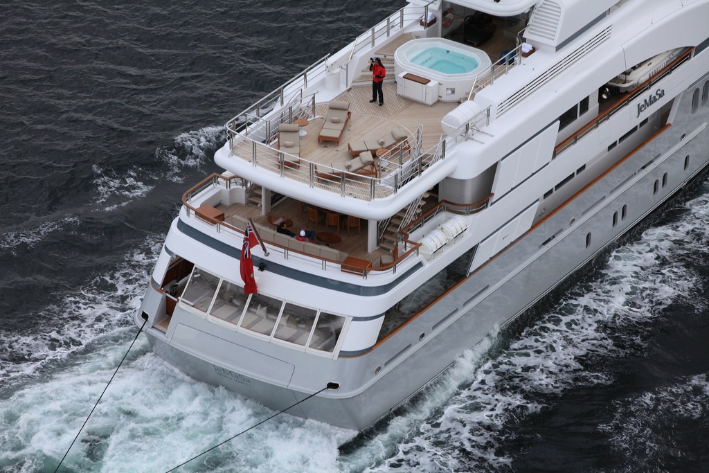 Yacht HADIA, Hakvoort | CHARTERWORLD Luxury Superyacht Charters